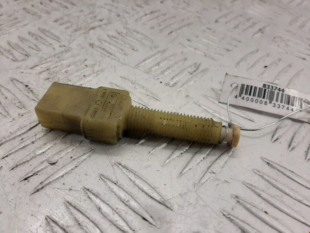 Датчик положения педали тормоза (Выключатель стоп-сигналов) Volkswagen Passat 5 443945515 арт. 833744