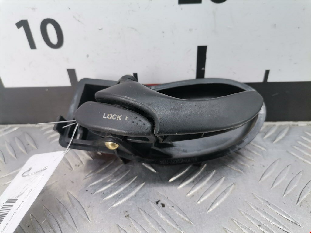 Ручка двери внутренняя передняя левая Ford Focus 1 XS41A22601AK арт. 1702530