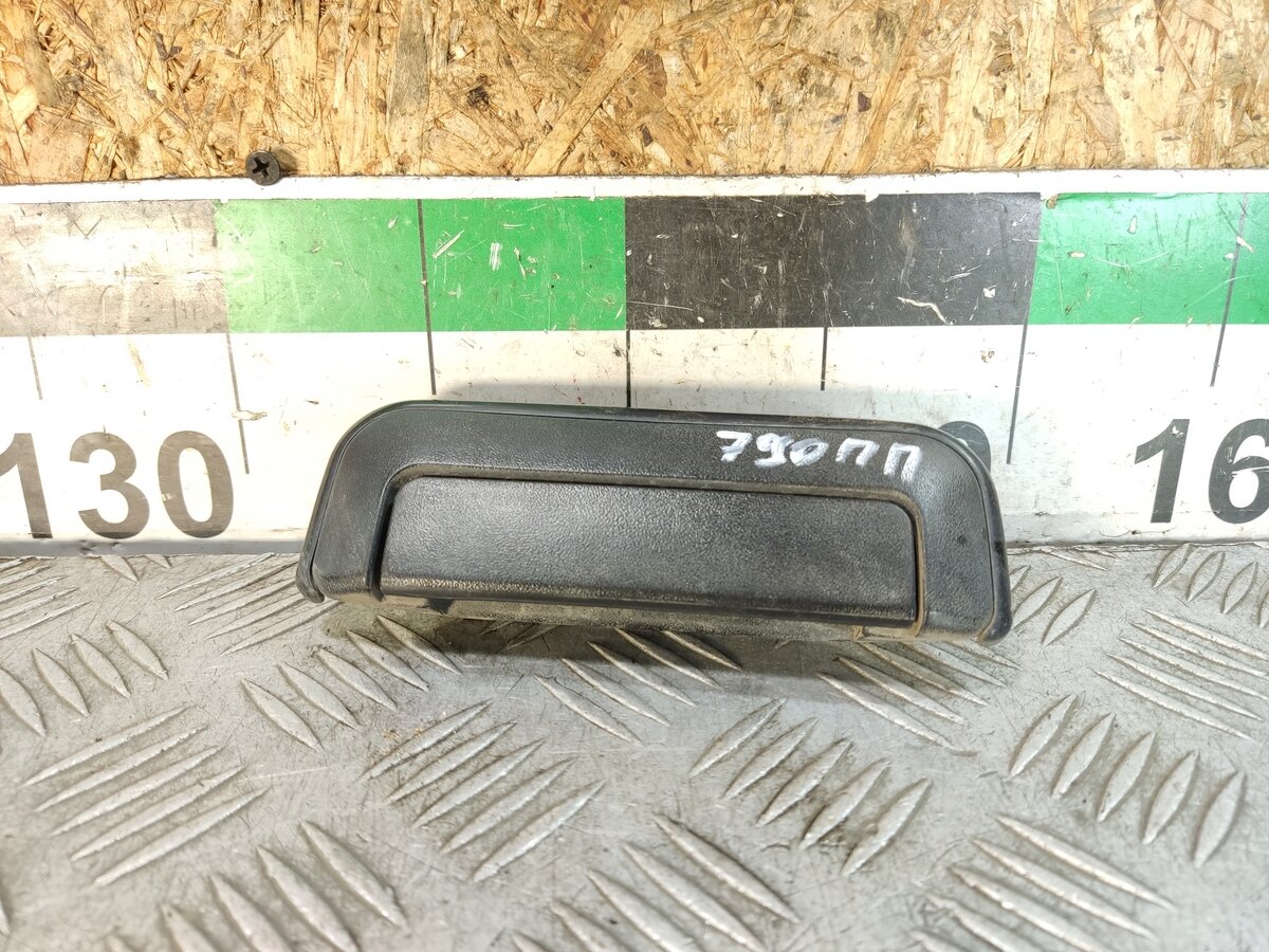 Ручка двери передней правой MITSUBISHI L200 K6,K7 MR401352