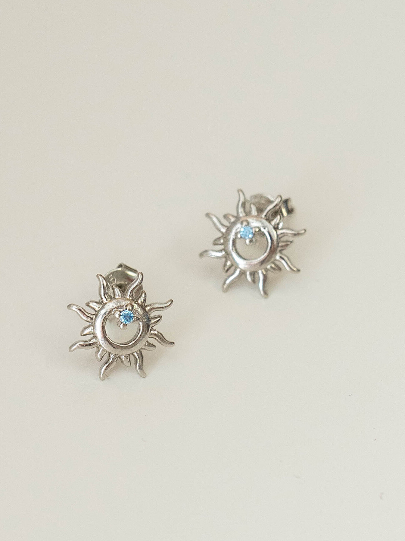 Серьги пусеты, кристаллы Swarovski