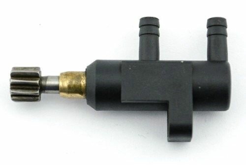 Маслонасос для цепной пилы с противоположным замком крепления