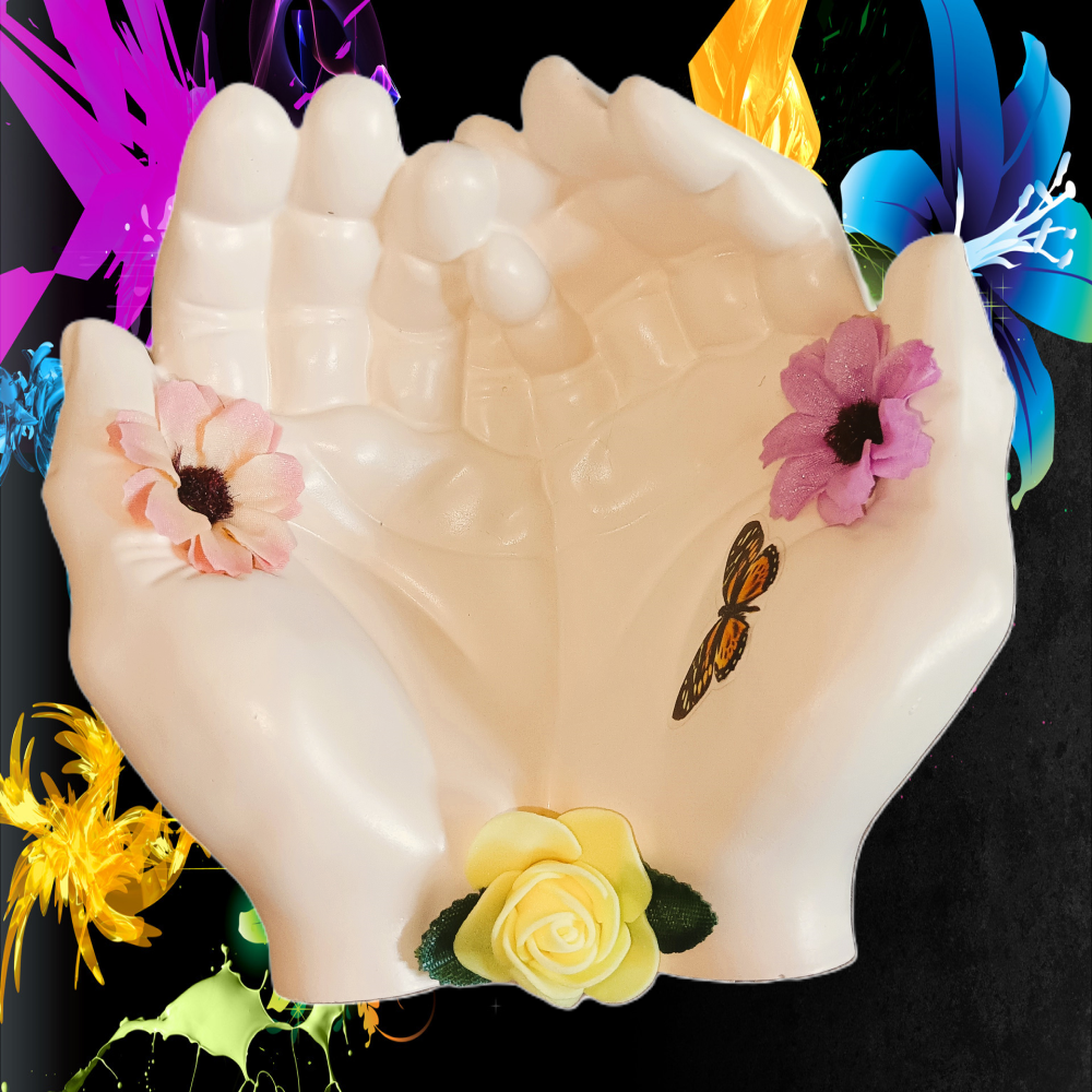 Кашпо "Руки Давида" - глянцевое из гипса оформленная бабочками и цветами в хорошем качестве с глянцевым покрытием