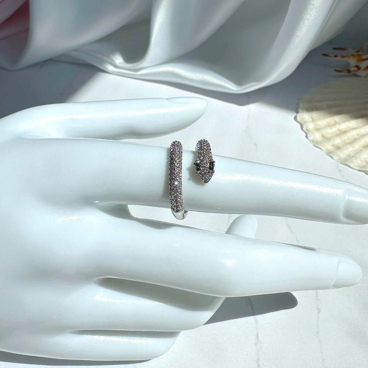 Кольцо, циркон