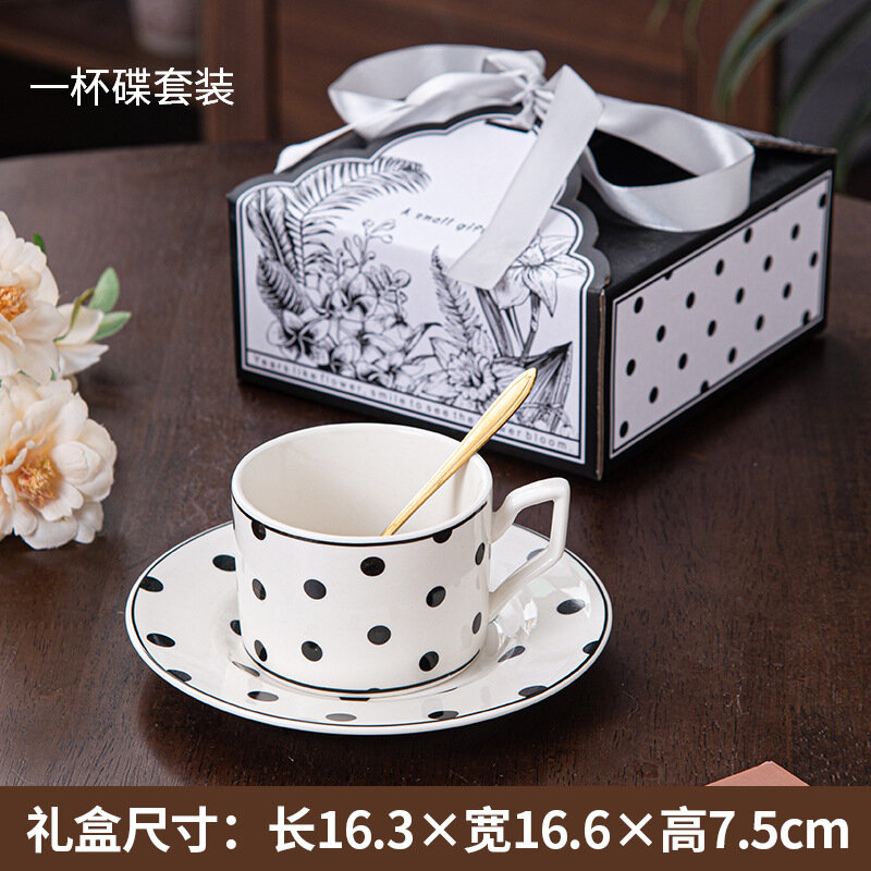 Элитный набор кофейных чашек с блюдцами, керамические кружки и чайные чашки из-за границы, элитные свадебные сувениры и подарки для мероприятий.