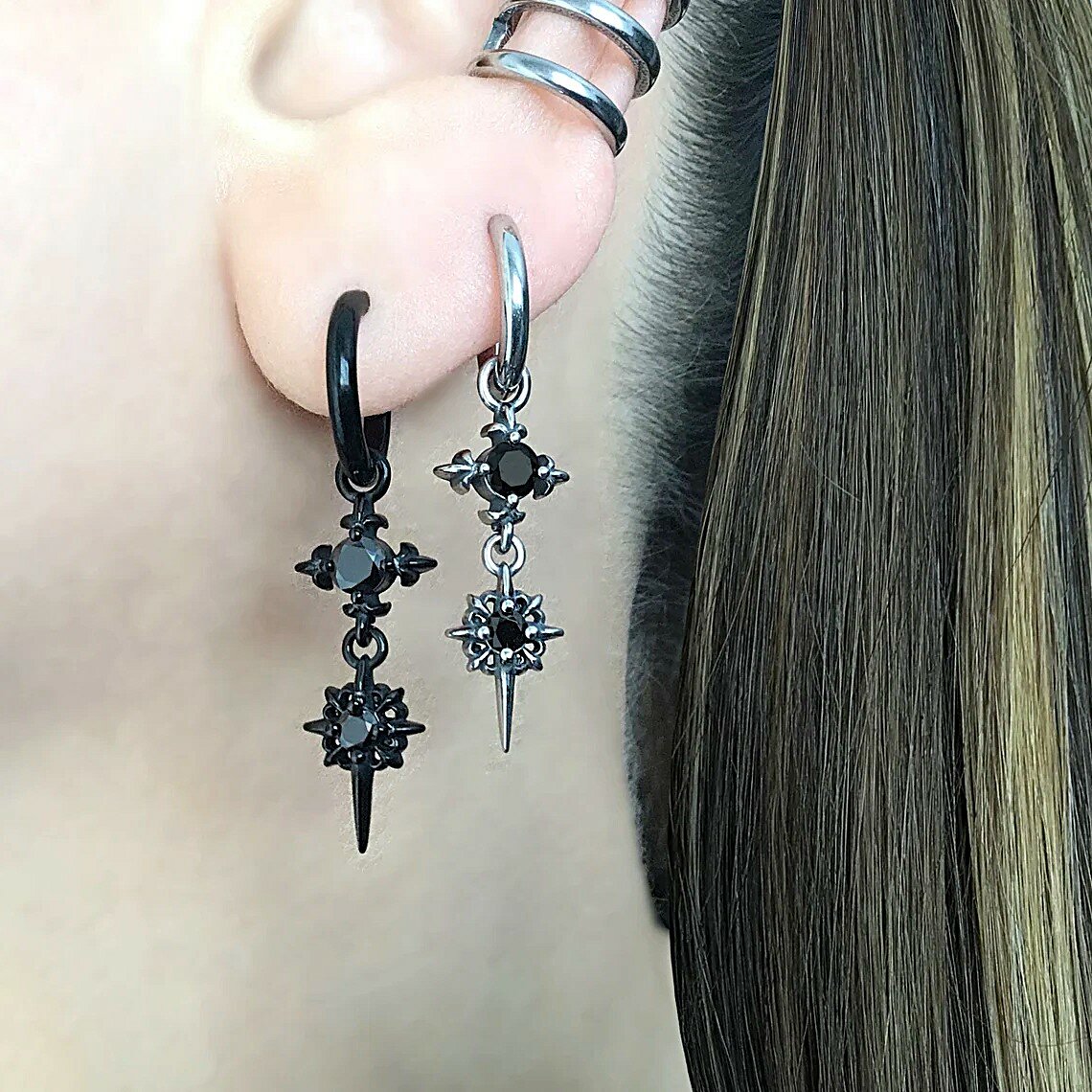 Моносерьга, славянский оберег, металл, искусственный камень, фианит