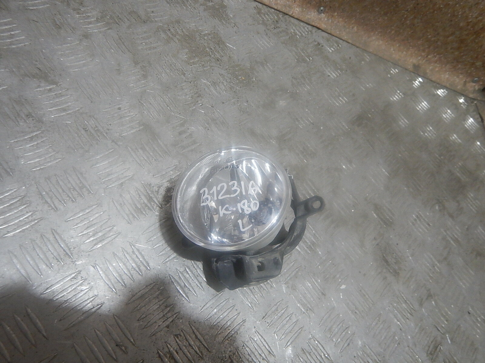 Б/У Фара противотуманная левая, Toyota (Тойота)-COROLLA 180 (13-) TOYOTA COROLLA 180 (13-) Сломано 2 крепления на кроншт...