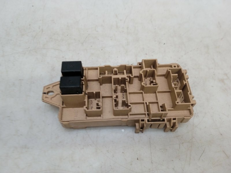 Б/У Субару Легаси 3 Блок предохранителей Subaru Legacy 1999 3, BH9 299190 SUBARU арт. 82201AE01A