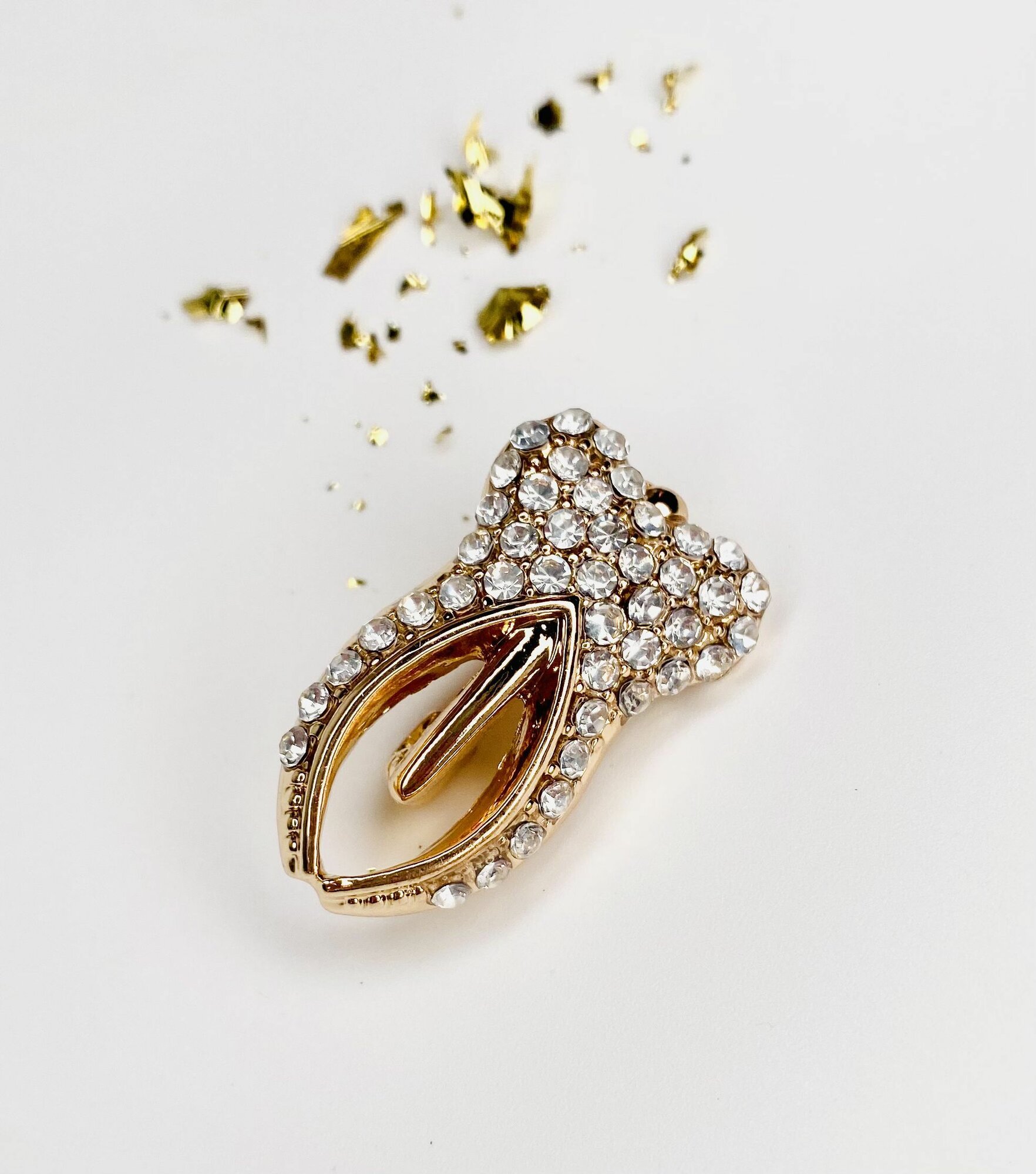 Брошь, искусственный камень, стразы