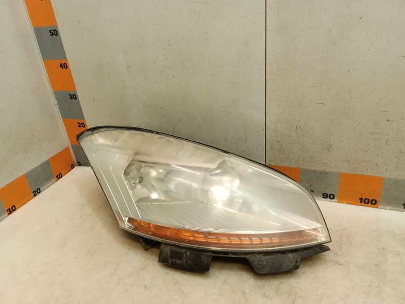 Б/У Дефект на фото Фара правая Citroen C4 Picasso 2008 357918 Peugeot-Citroen арт. 6208A8