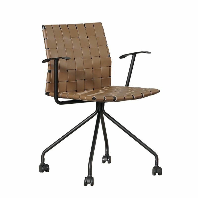 Плетеное вращающееся кресло из кожи