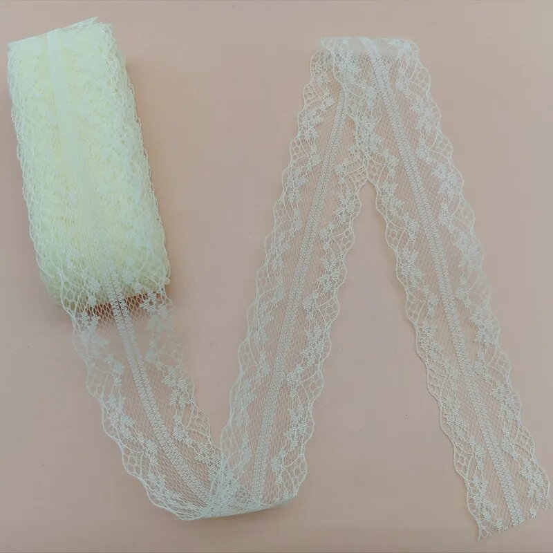 Кружевная лента белая Off white Lace 38 мм