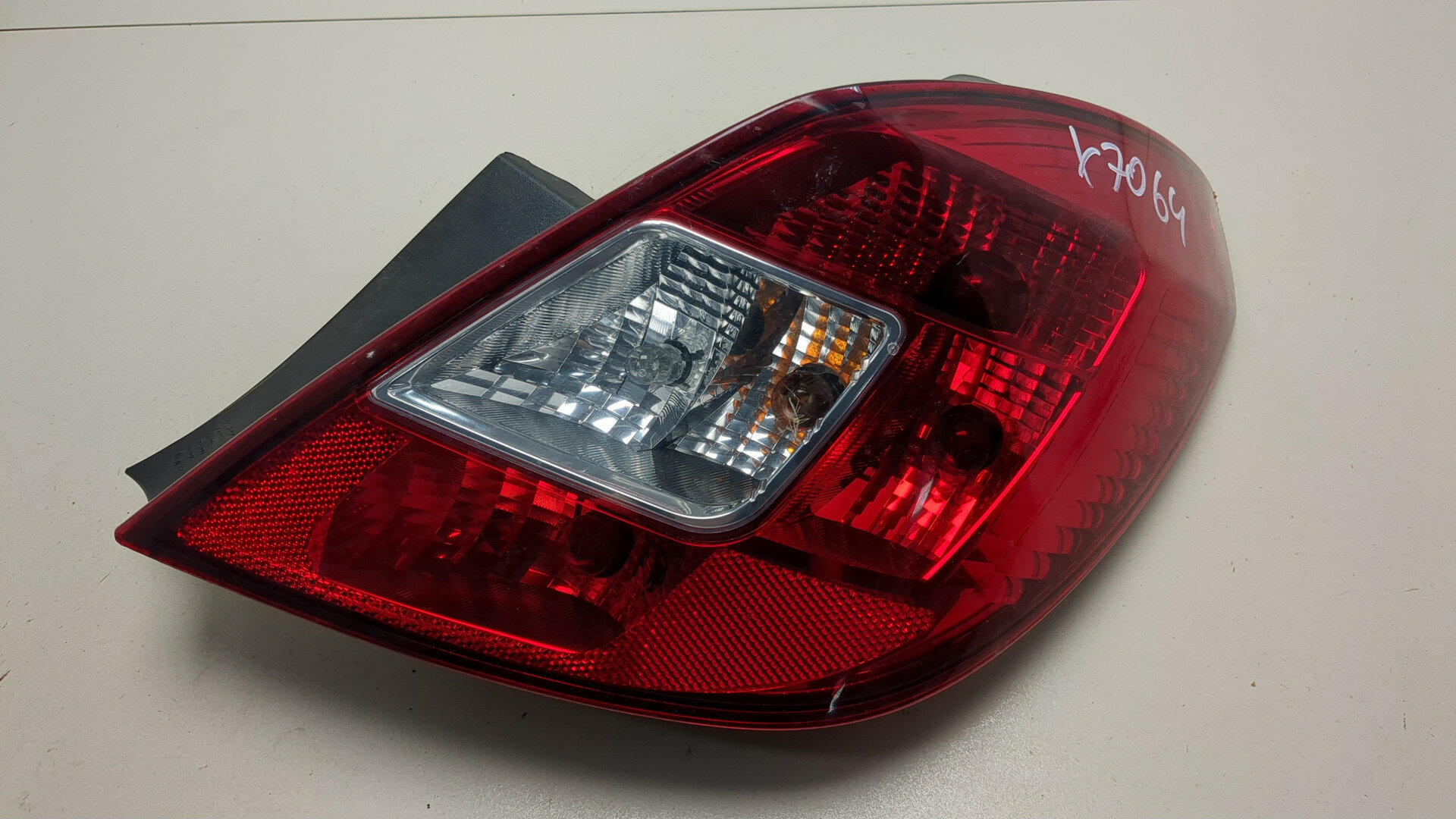 Фонарь (задний) правый Opel Corsa D Б/У