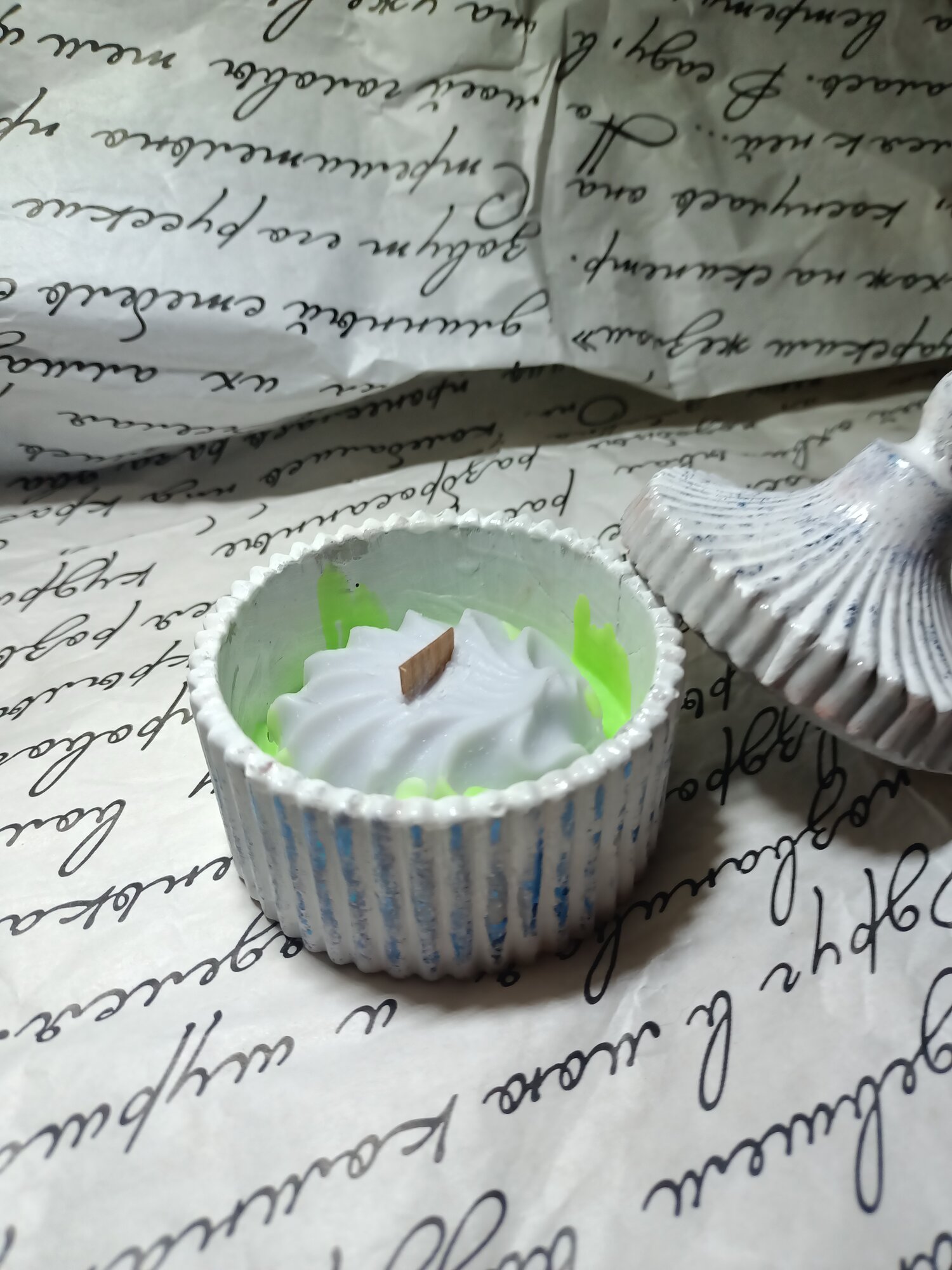 Свеча в контейнере "зефирка"