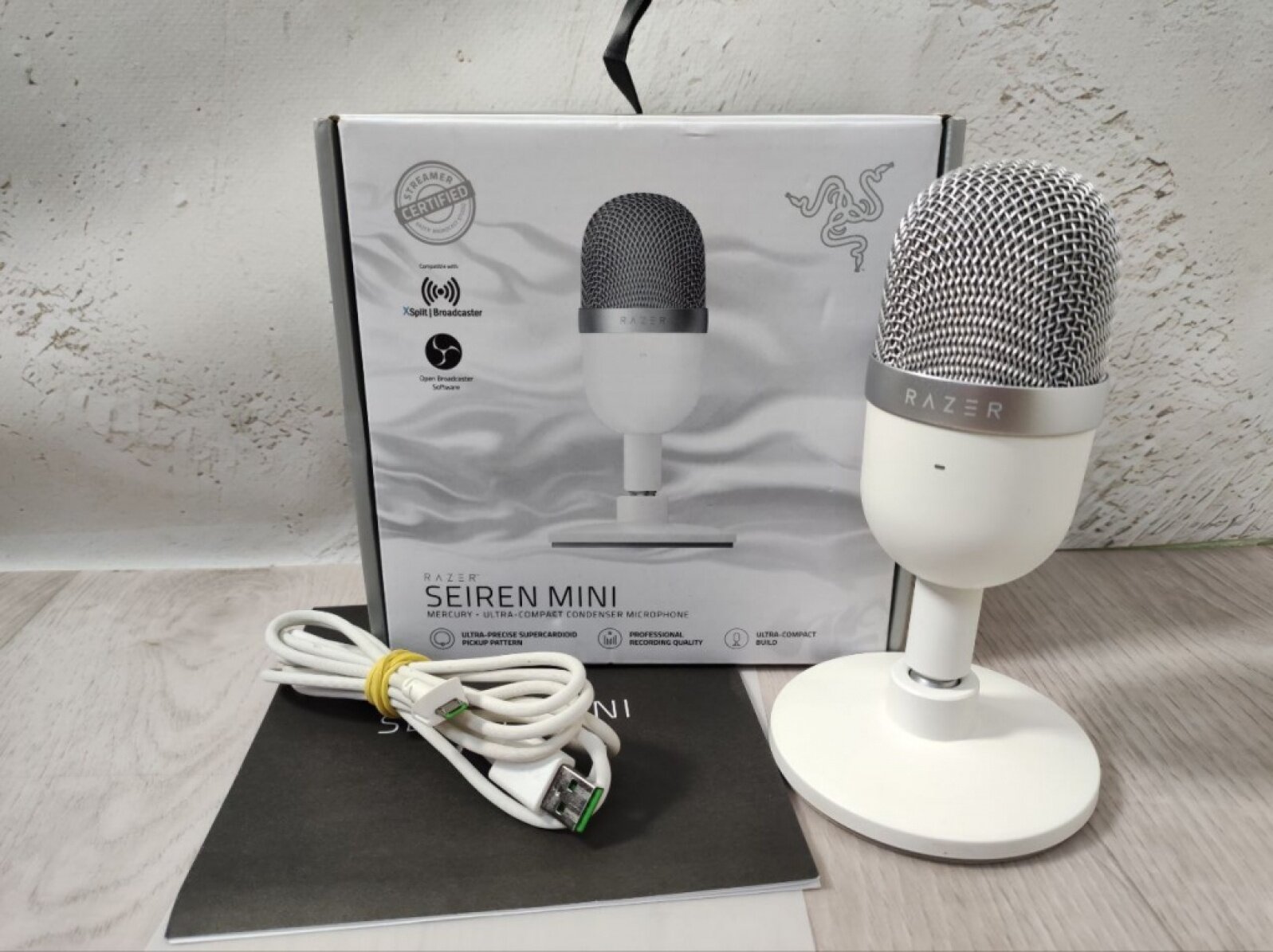 Микрофон Razer Seiren mini, белый