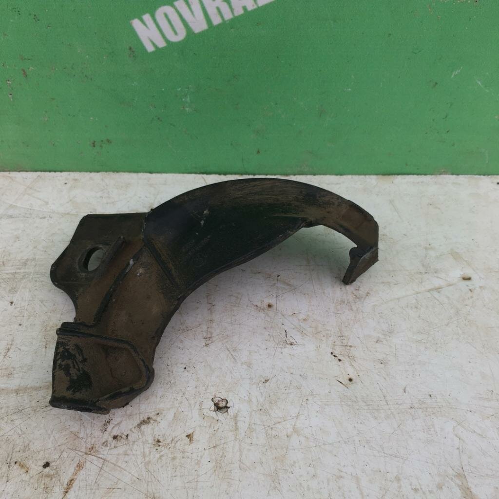 Кронштейн (сопут. товар) Audi 100 C4 91-94