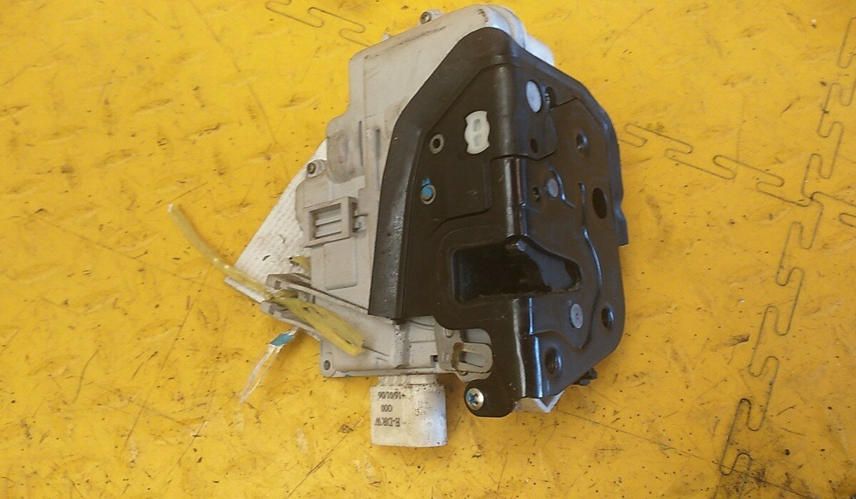 Замок двери передней правой A6 (C6,4F) Audi 4F2837016