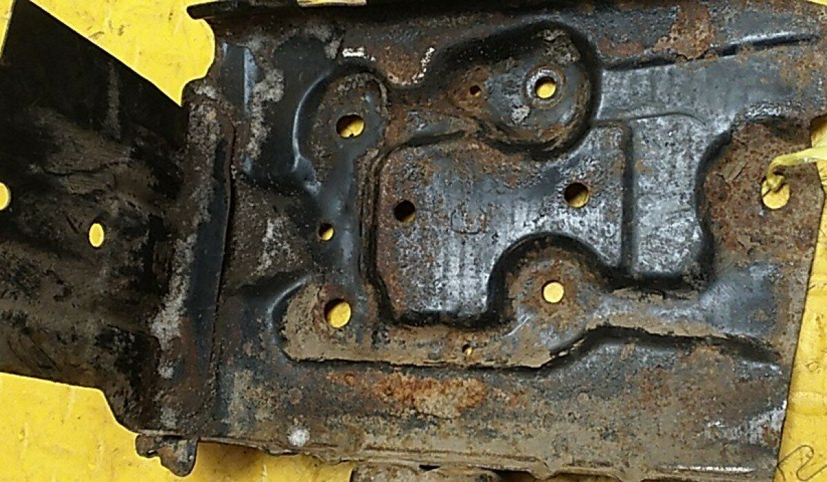 Крепление АКБ (корпус, крышка, подставка) Primera P12E Nissan 648604U000