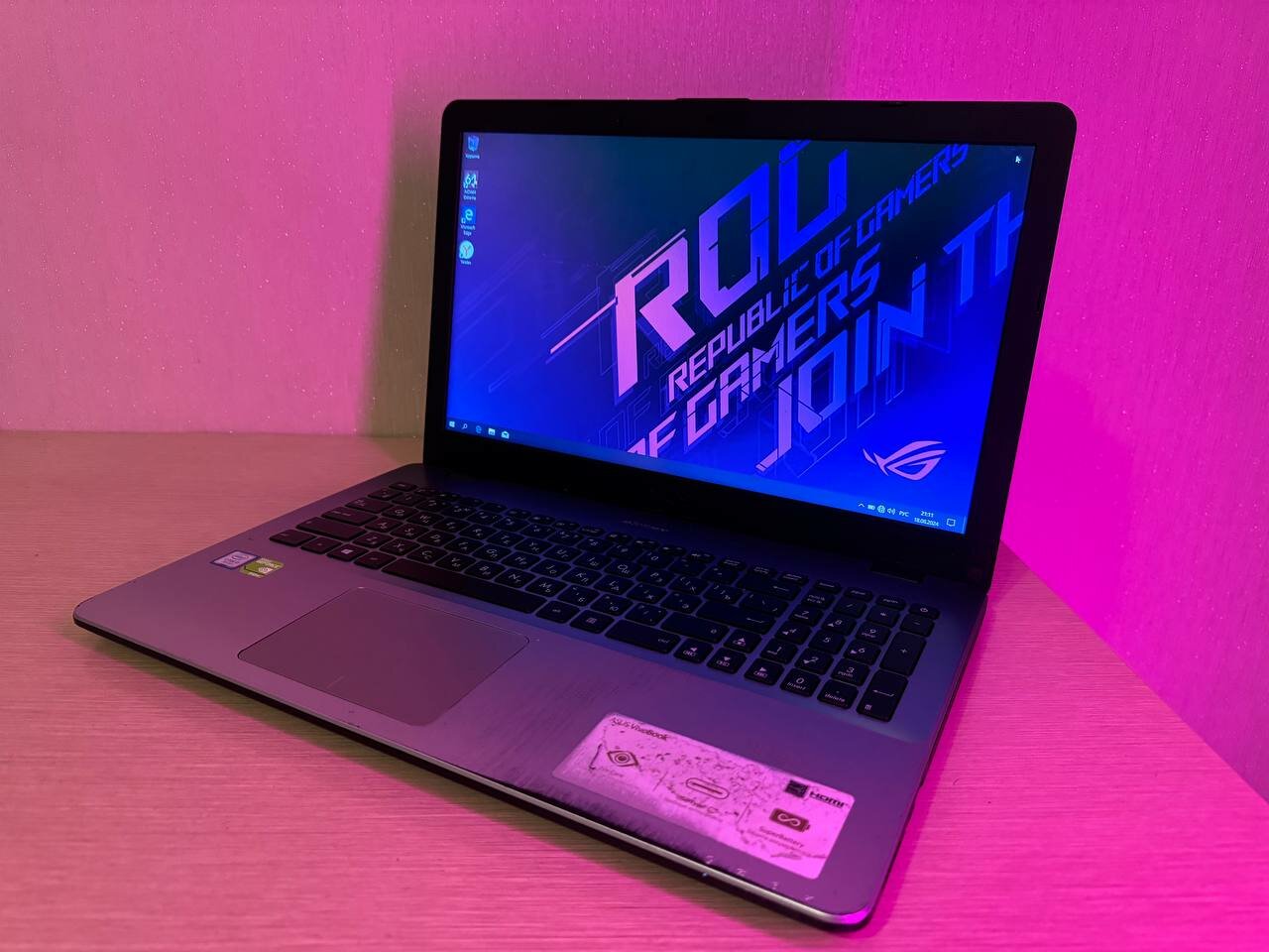 Игровой ультрабук Asus Vivobook X542U, 15.6 , i3 7100u , Nvidia GeFoce 940m , 8gb / 256ssd