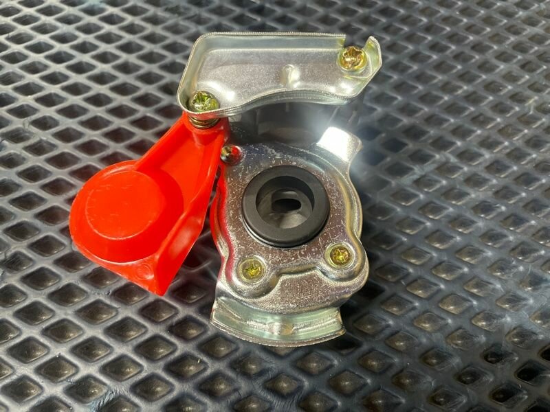 Головка соединительная пневматическая внутр M16x1,5, без клапана, для прицепа-тягача, красная МАН ТГА (MAN TGA)