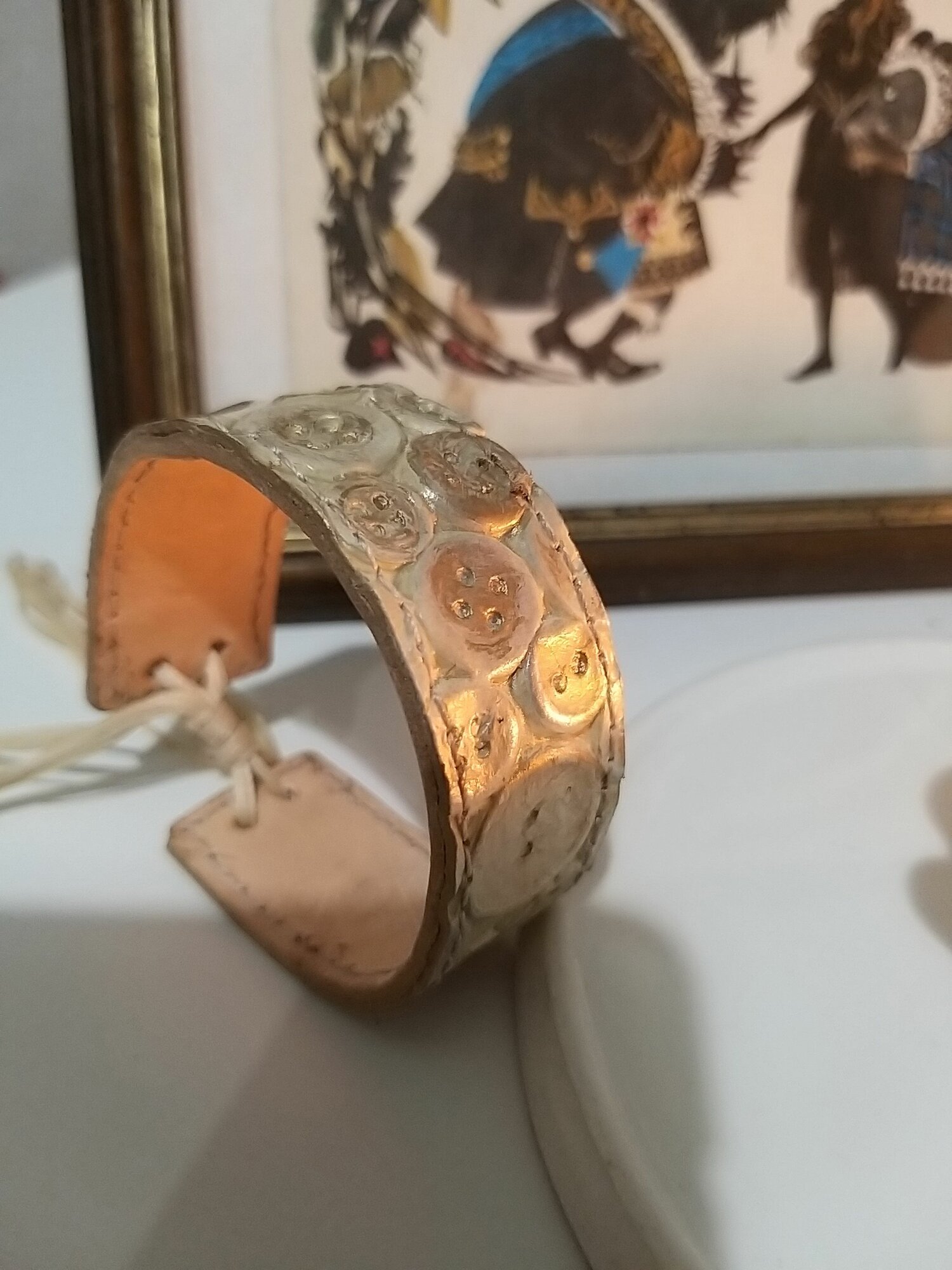 Жесткий браслет