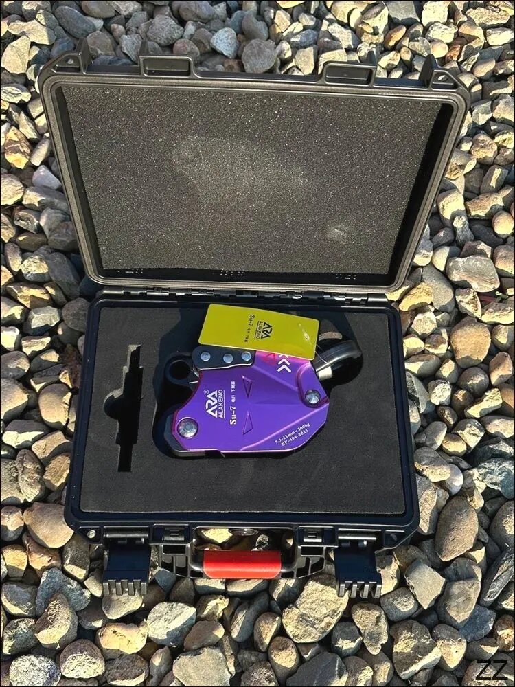 Страховочно-спусковое устройство