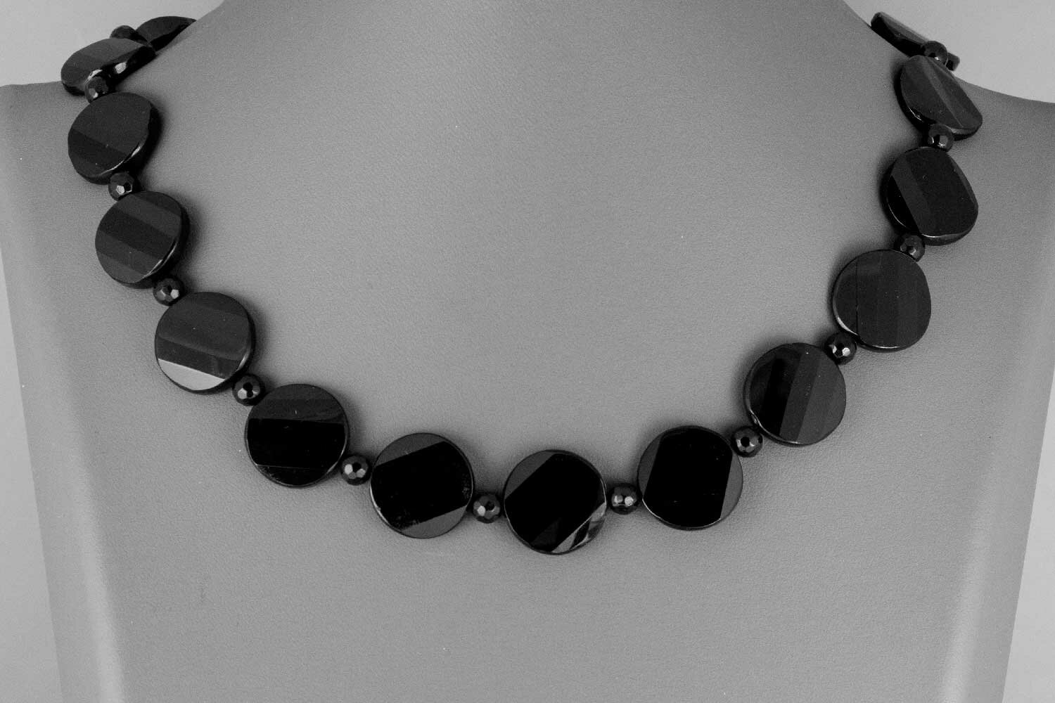 Бусы, оникс