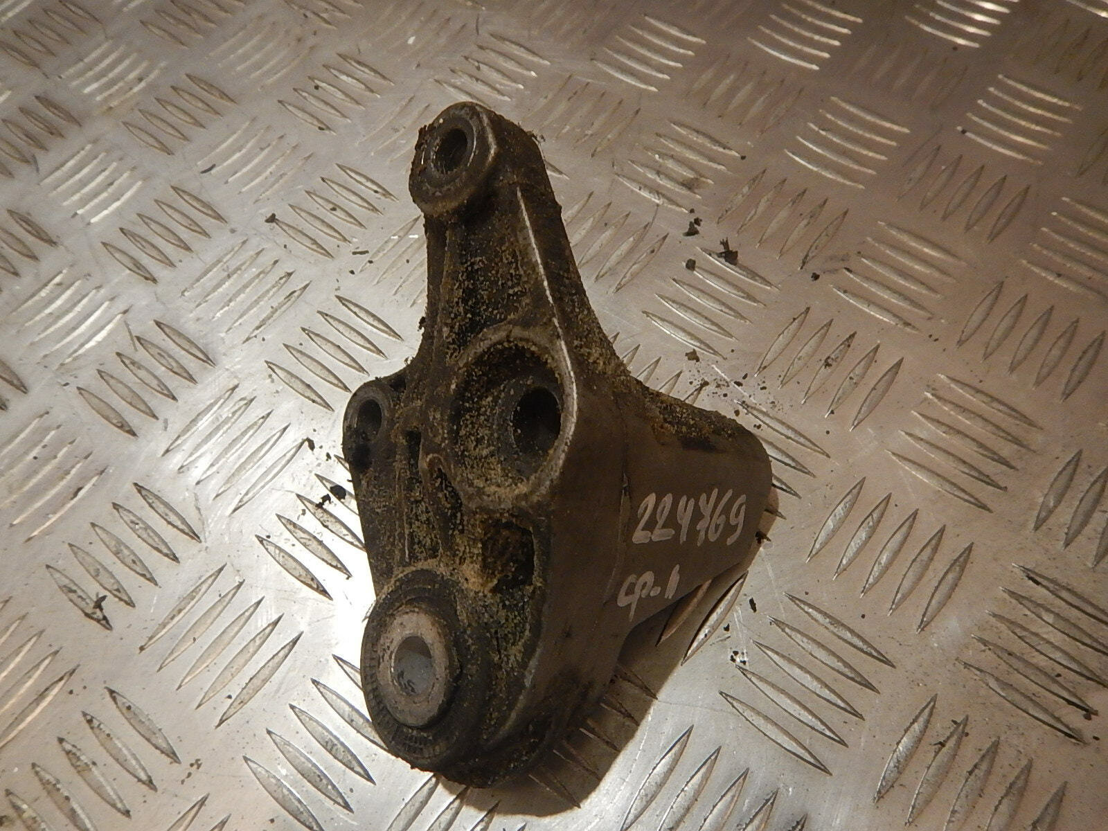 Б/У Кронштейн опоры КПП, Ford (Форд)-FOCUS 2 (05-08) FORD FOCUS 2 (05-08) С разбора, седан, 1.6. без видимых повреждений ...