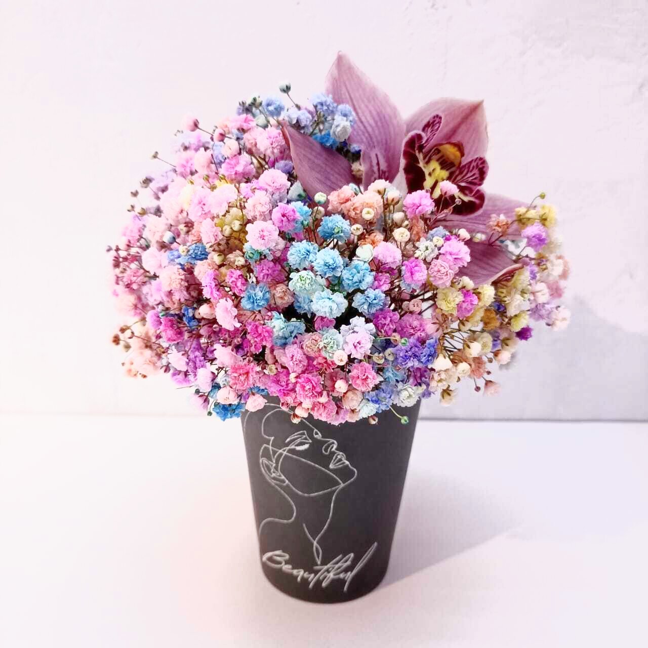 Гипсофила с орхидеей в стаканчике "Прекрасная"