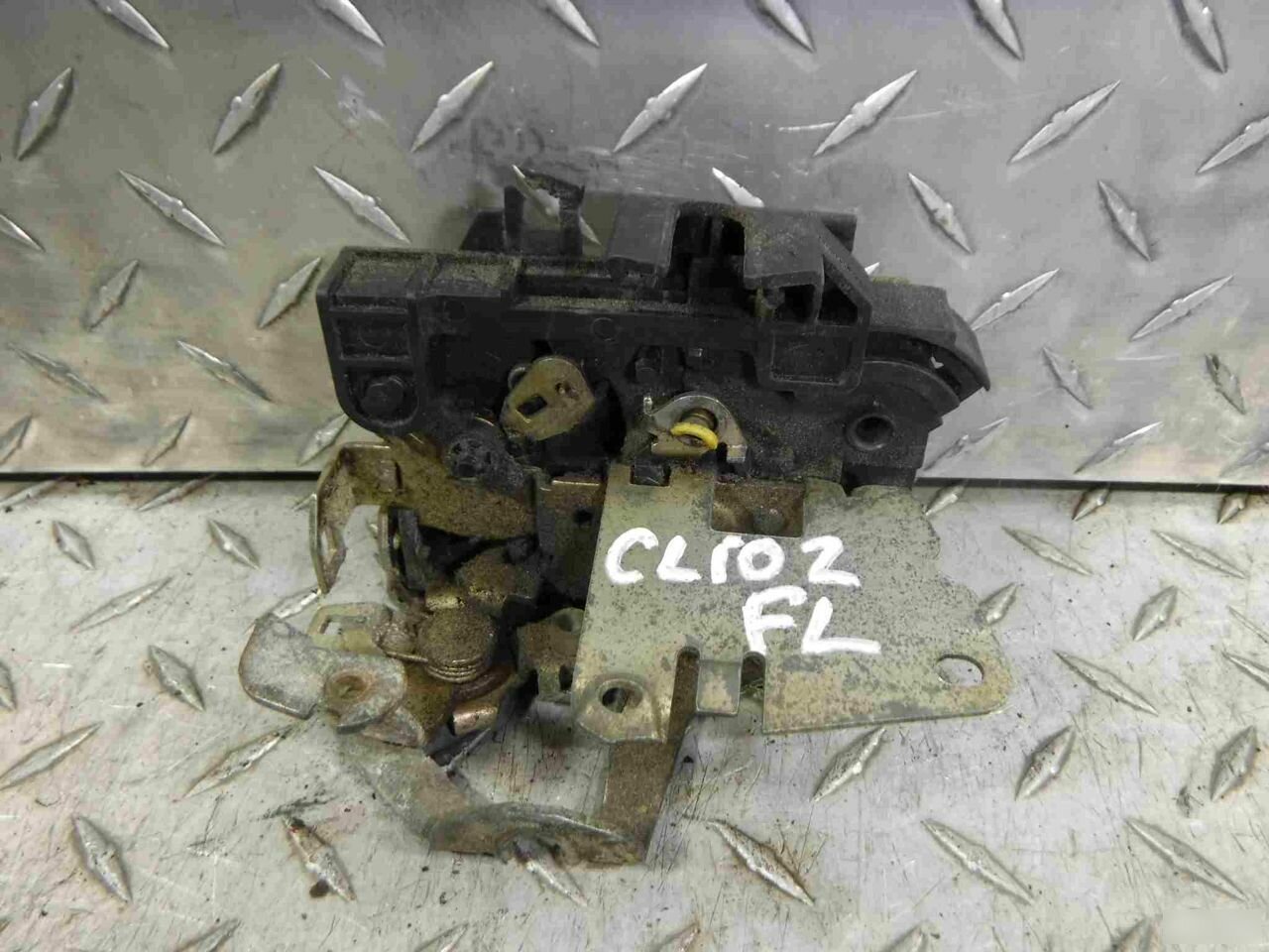 Замок двери передней левой Renault Clio II (1998—2002) 8200138035