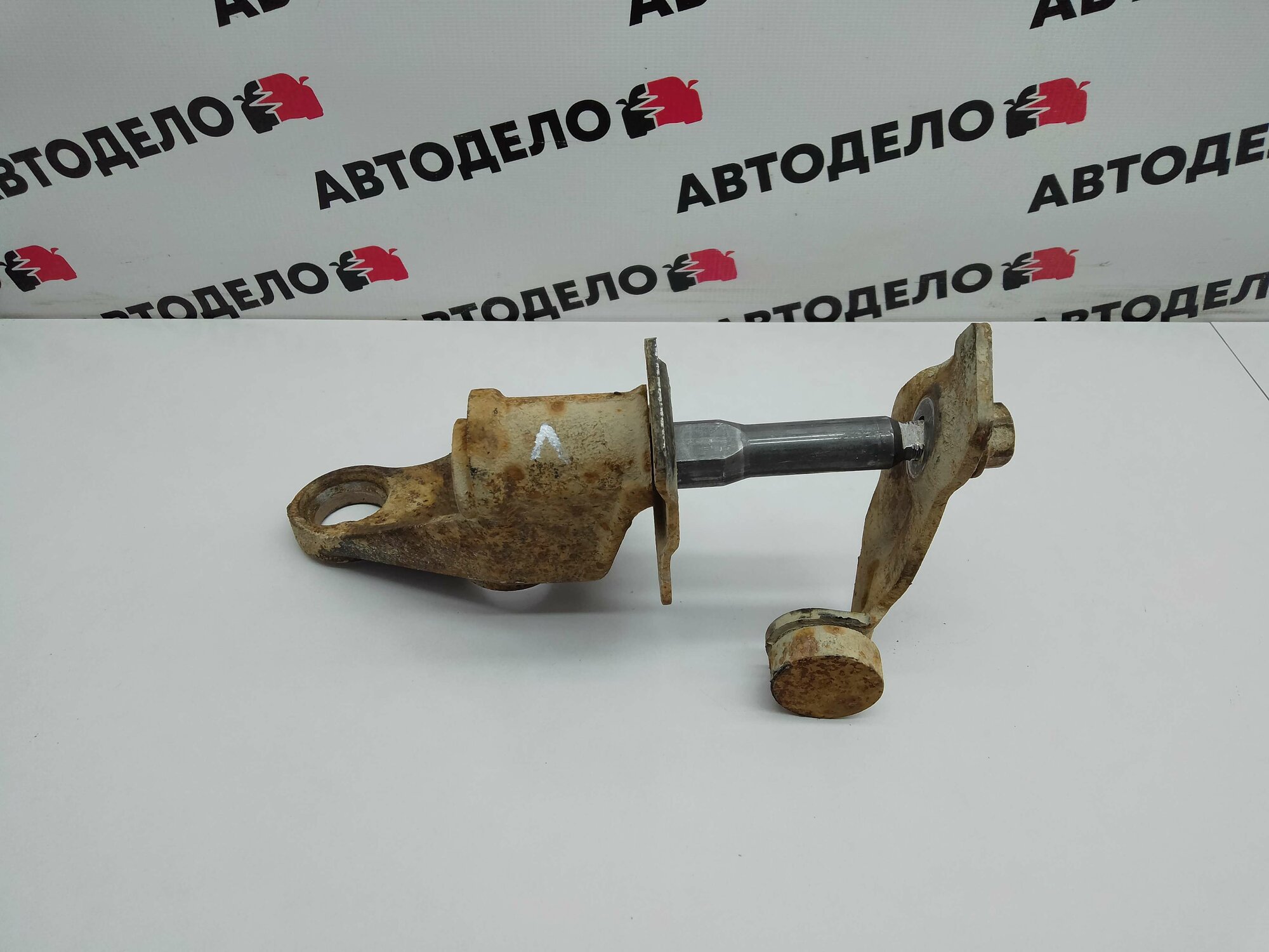 Кронштейн опоры двигателя Mazda 323 BA 1998 г.в