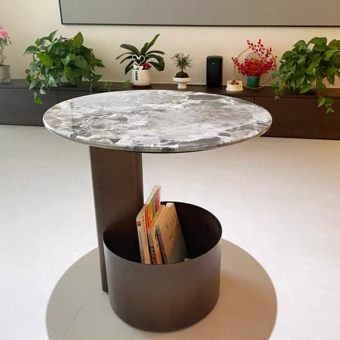 Интерьерный кофейный столик с каменной столешницей с отделением для хранения Bouloc (серая столешница)