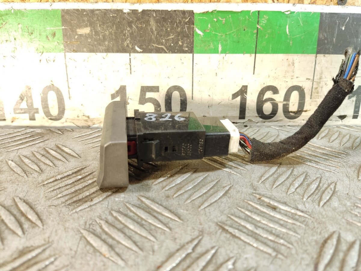 Кнопка аварийной сигнализации HYUNDAI Accent 2000-2012 9379025000