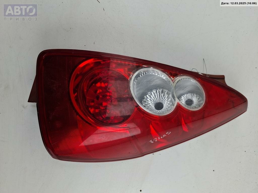 Фонарь задний правый Mazda 5