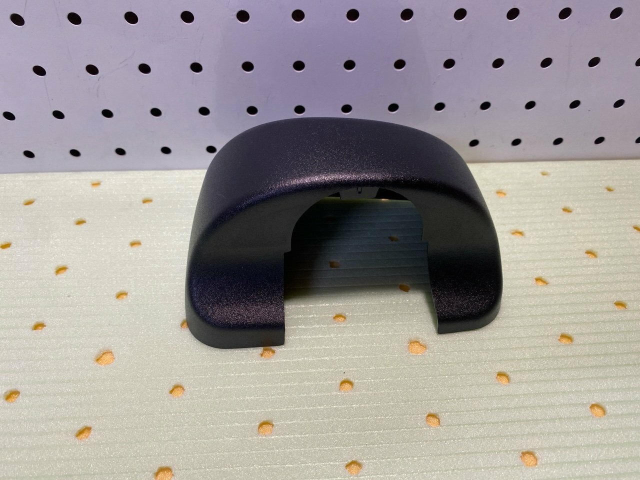 Крышка кронштейна зеркала ДАФ ХФ105 (DAF XF105) правая нижняя