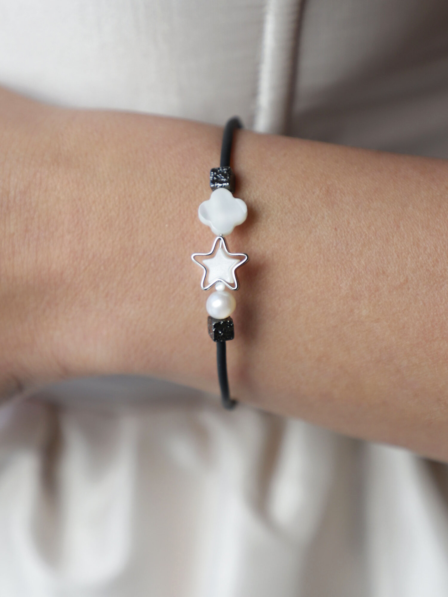 Жесткий браслет