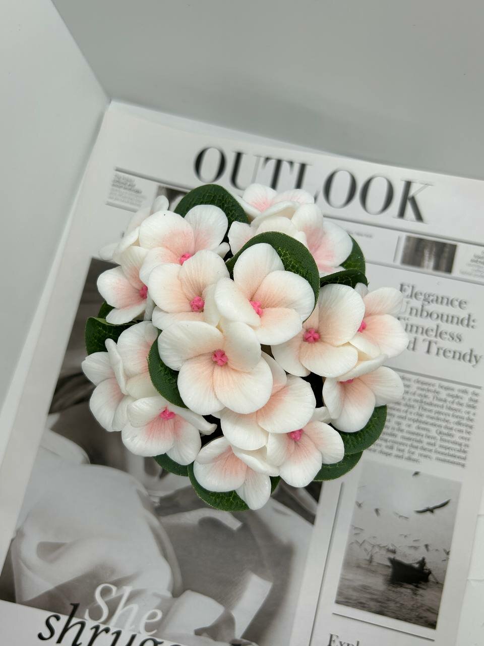 Букет фиалок из мыла в гипсовом кашпо