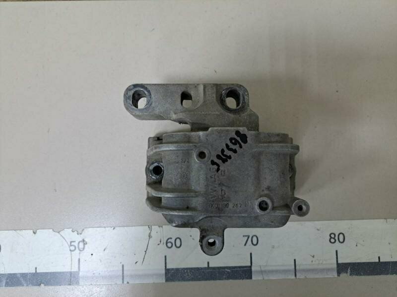 Опора двигателя правая Volkswagen Passat B6 2005-2011