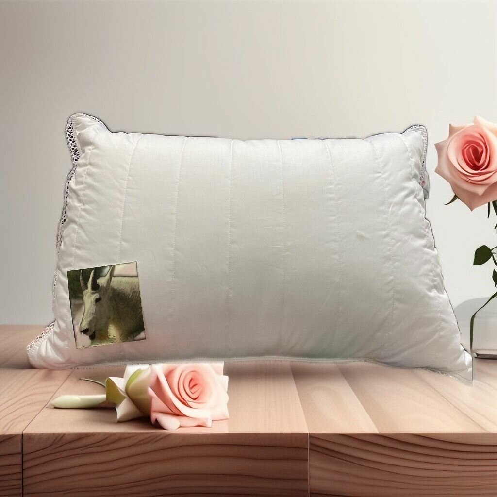 Подушка из кашемира горной козы