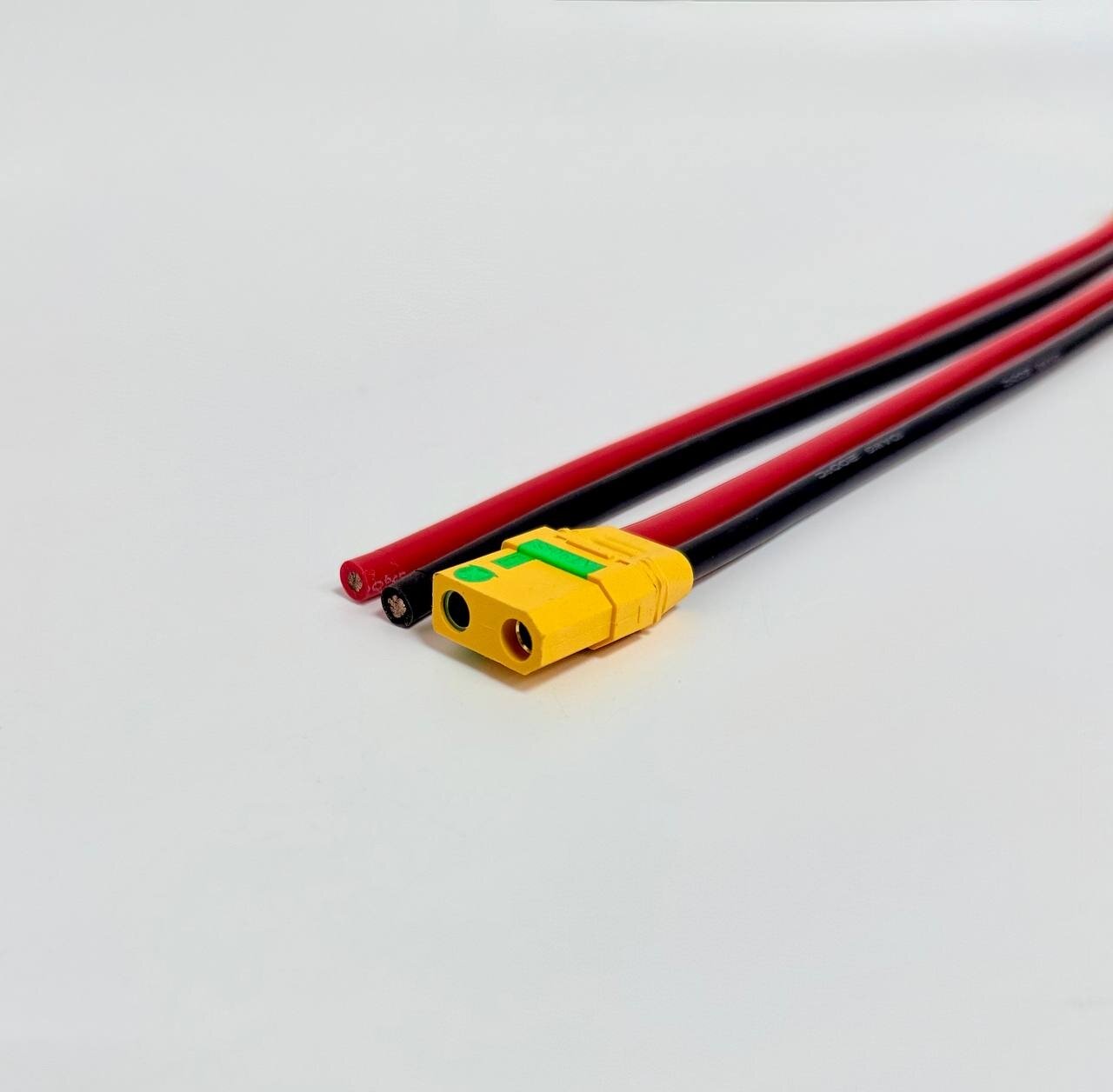 Силовой разъём XT90S атиискра F (мама) с проводом 10 AWG (20см) - 1 шт