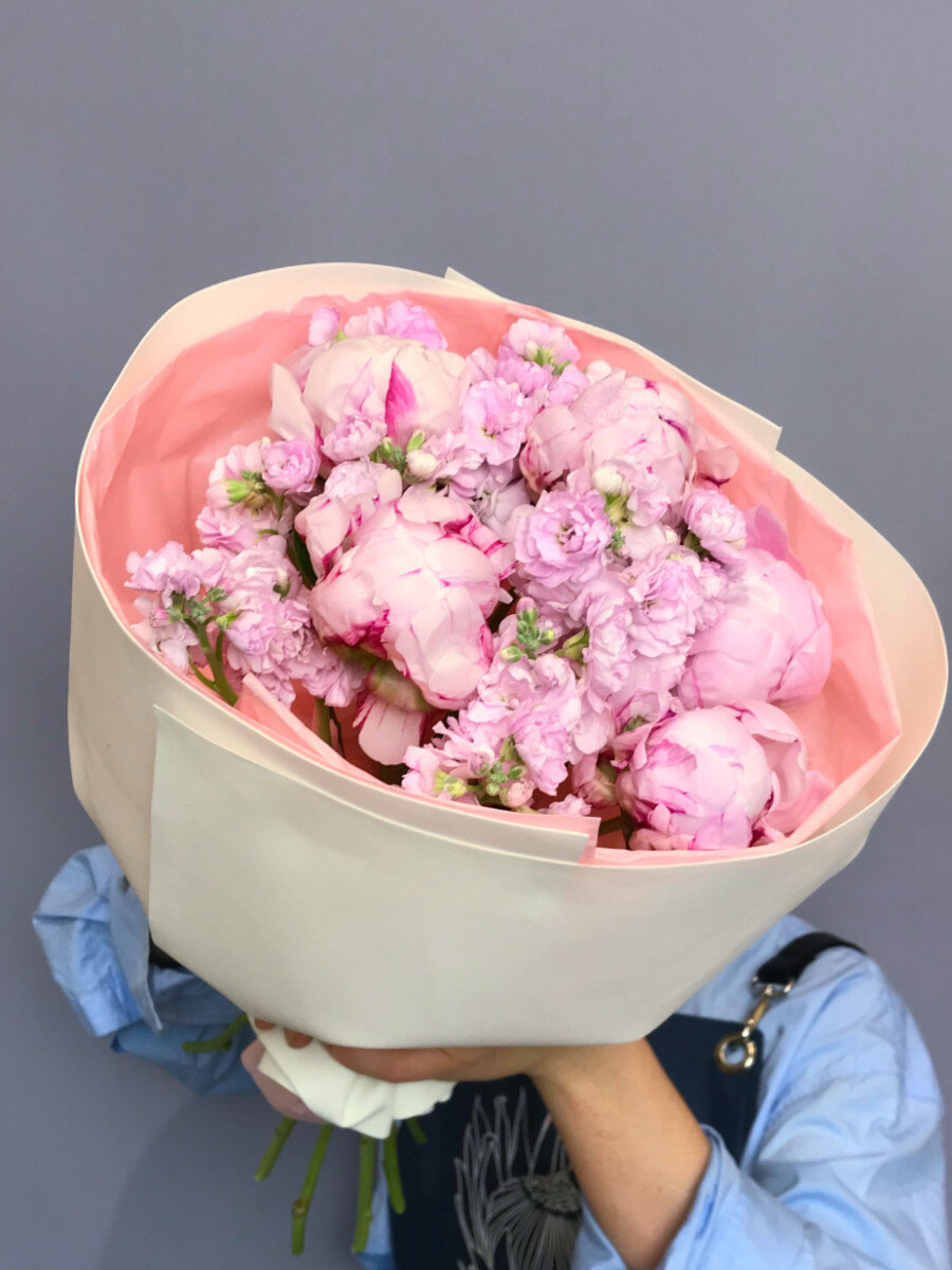 Букет из Пионов и матиоллы, PROTEA- Студия Цветов