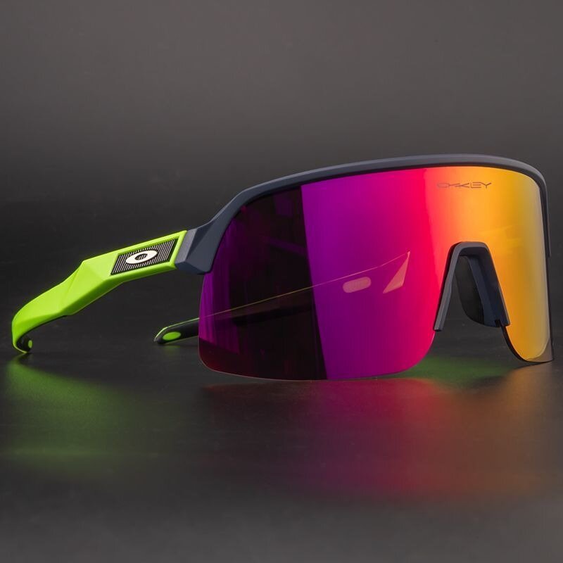 Солнцезащитные очки Oakley
