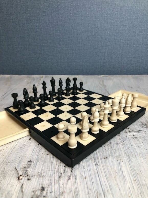 Настольная игра винтажная, СССР, Ленинград "дорожные шахматы", 15*15см, пластик с пеналами