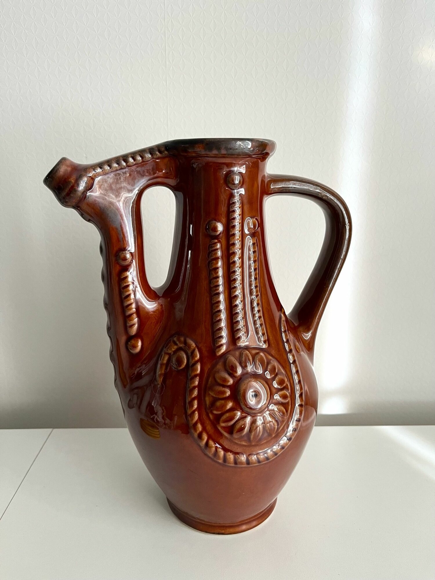 Кувшин. Обливная керамика. Радошковичский керамический завод. Бсср. Высота: 30 см. Дефект.