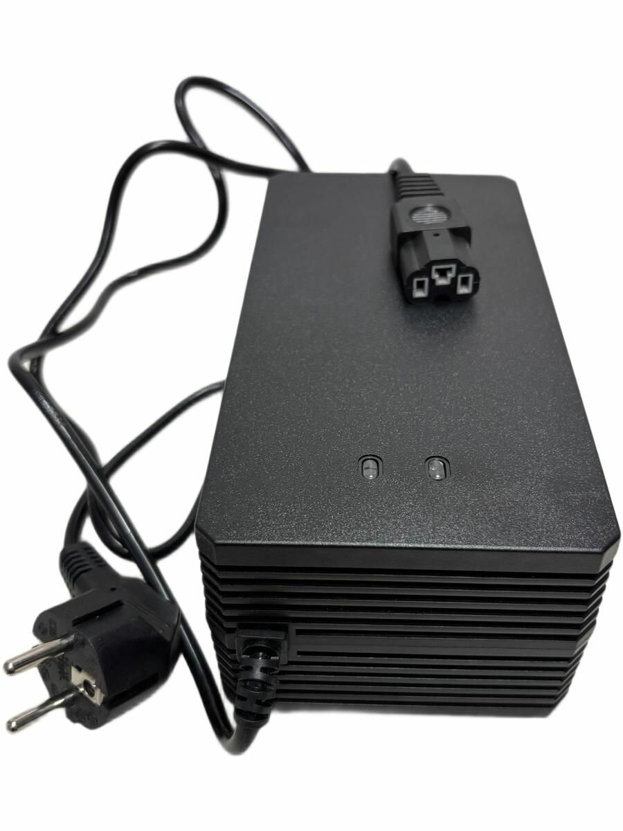 Зарядное устройство 60v (67,2v ) 10A с кулером разъем С13 для электровелосипедов
