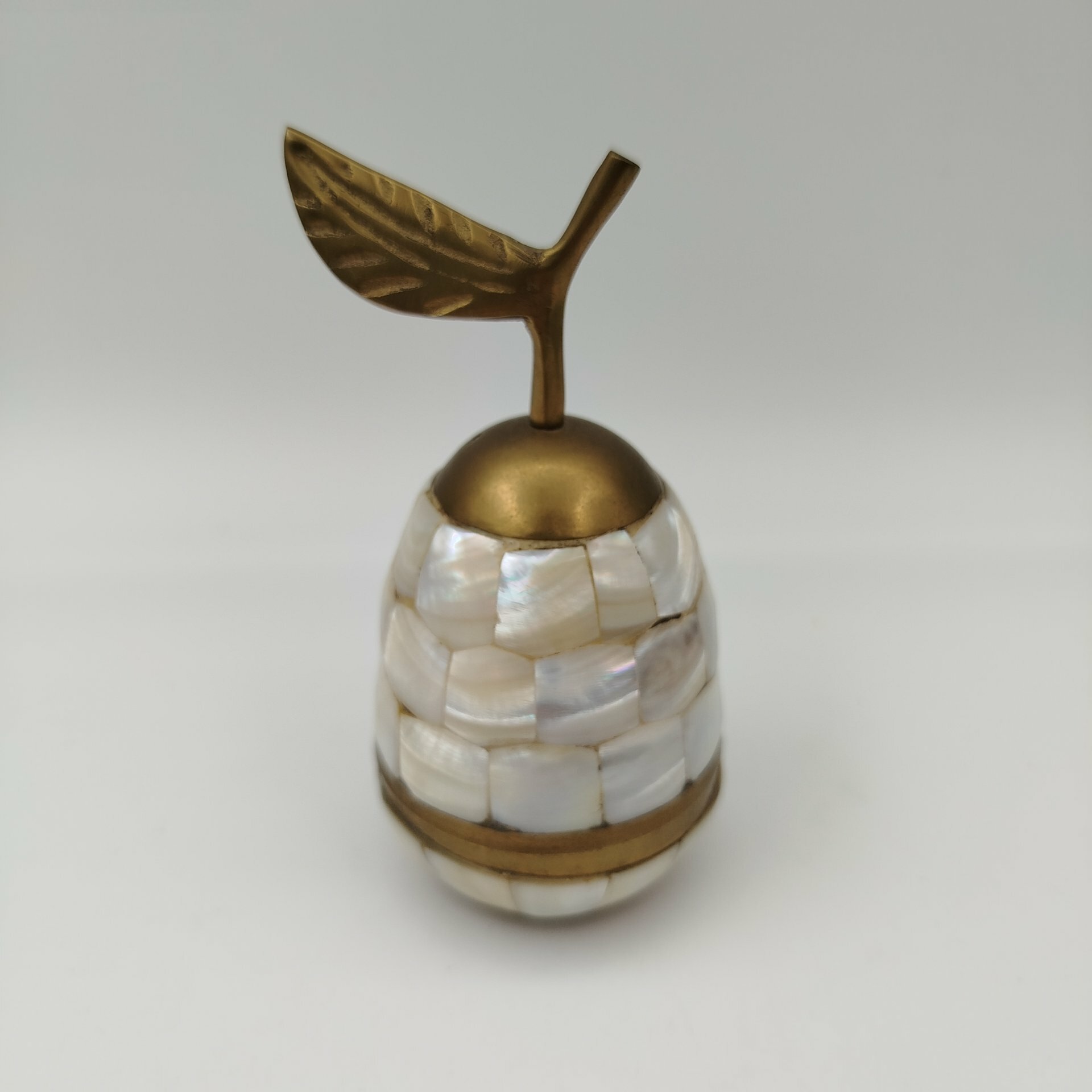 Шкатулка для украшений "Груша", латунь, перламутр, Индия, 1980-2000 гг.