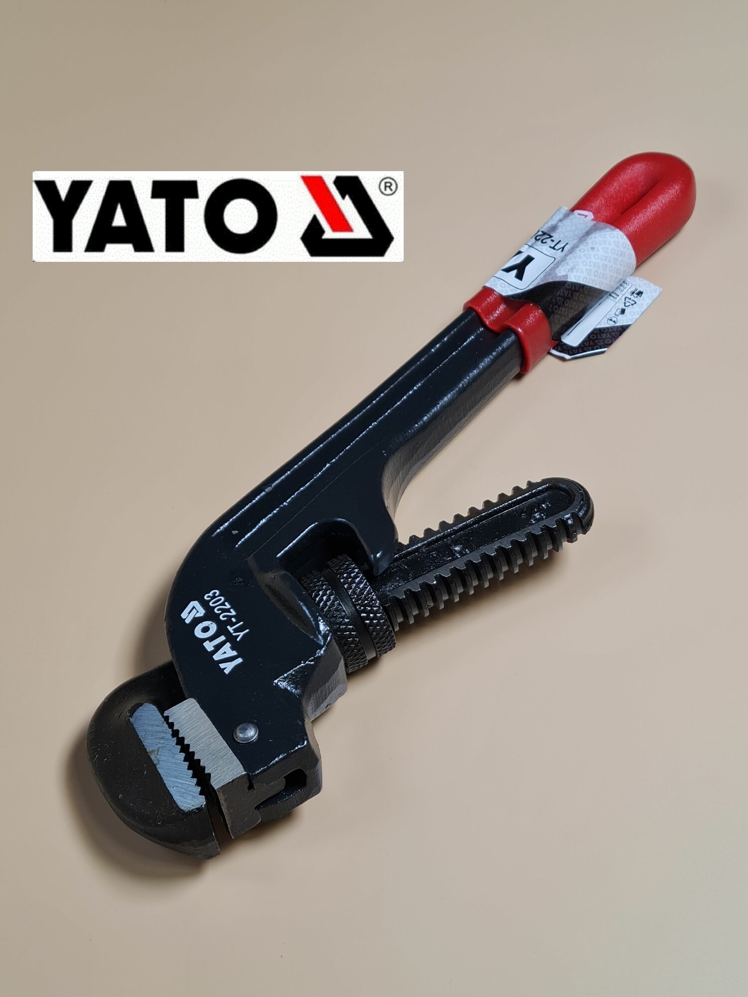 Ключ трубный YATO с ПВХ-покрытием 350 мм, 55-60 HRC, YT-2203