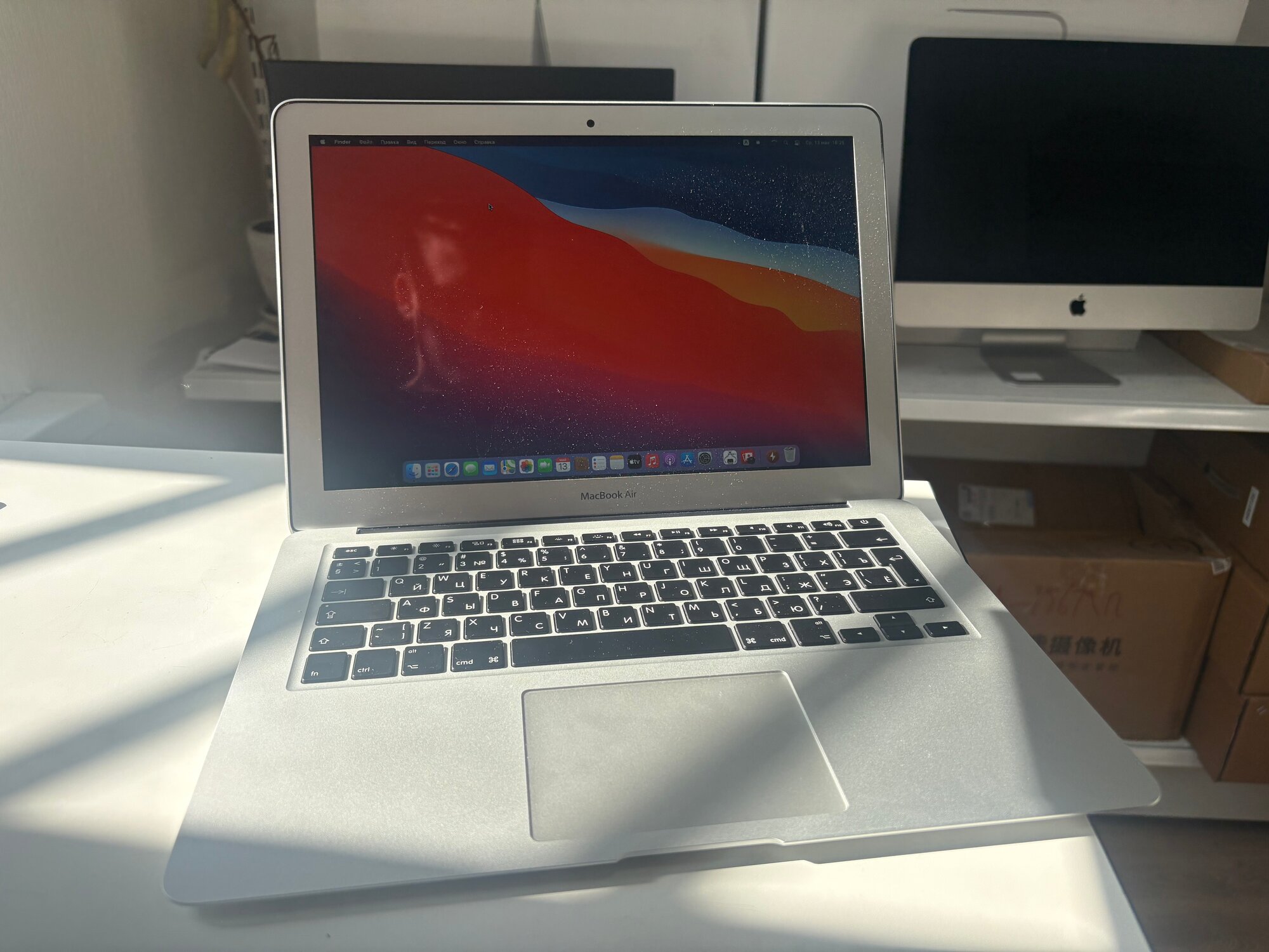 Macbook Air 13" 2014 i5 1.4 GHz 4 Gb RAM 250 Gb SSD