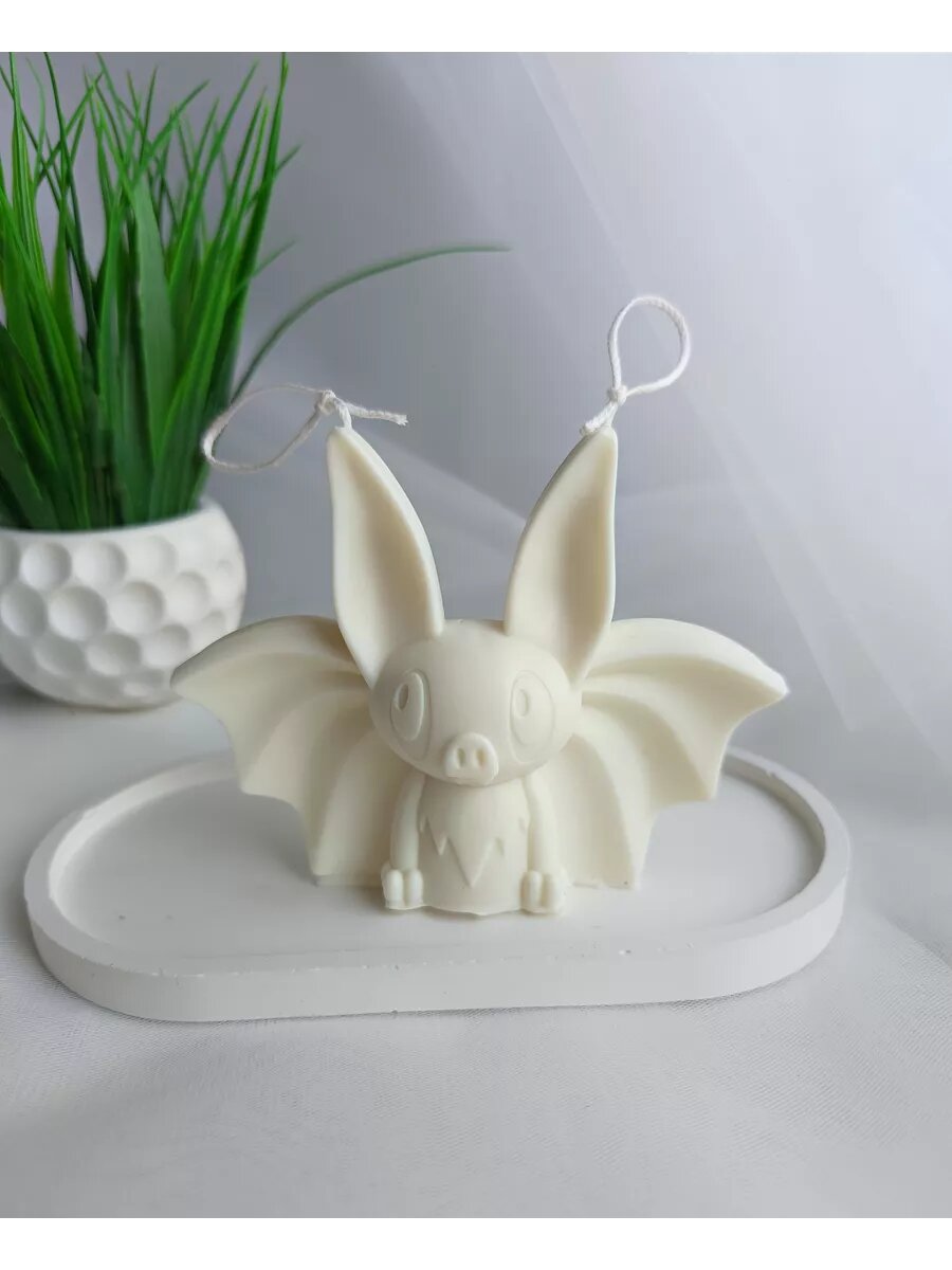 Декоративная свеча "Летучая мышь вампир"