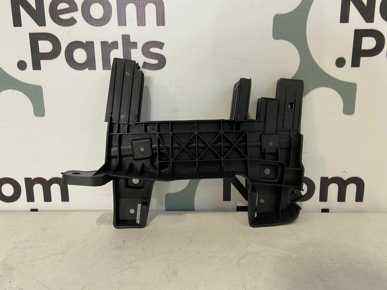 Кронштейн решетки радиатора правый верхний Haval Jolion 2021-