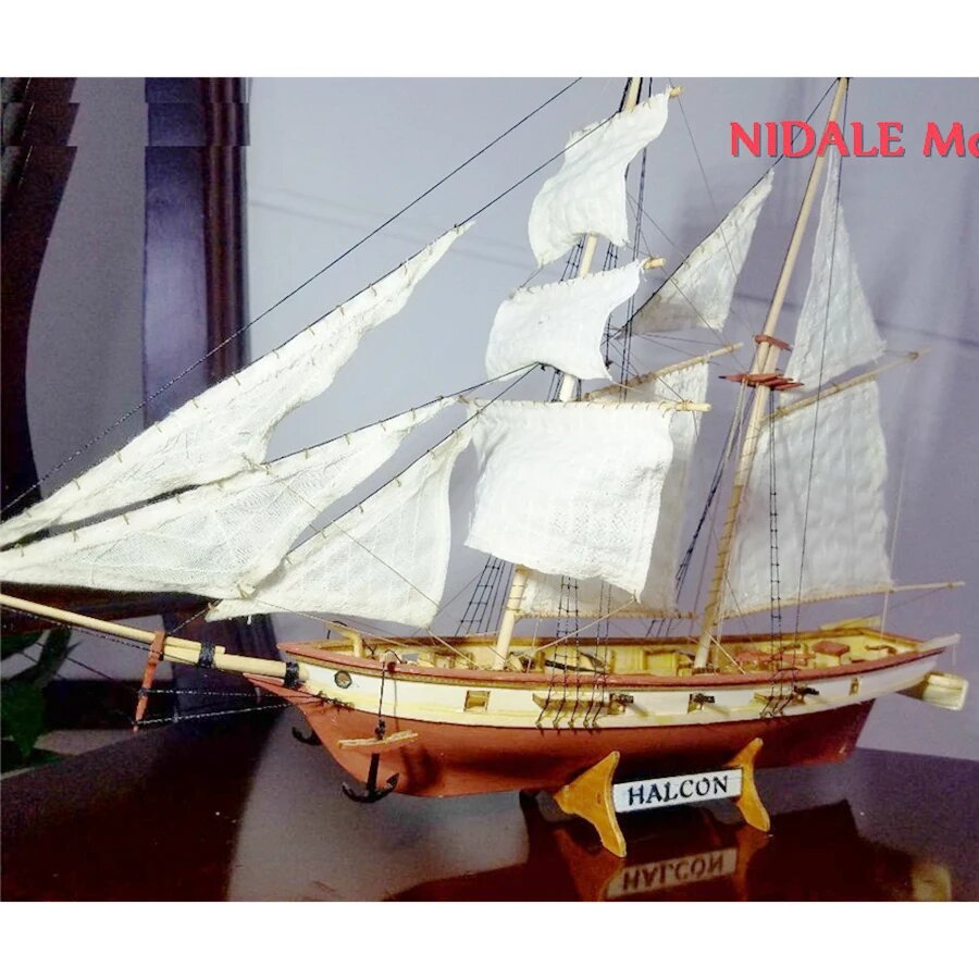 Модель корабля Halcon из дерева NIDALE 1/100